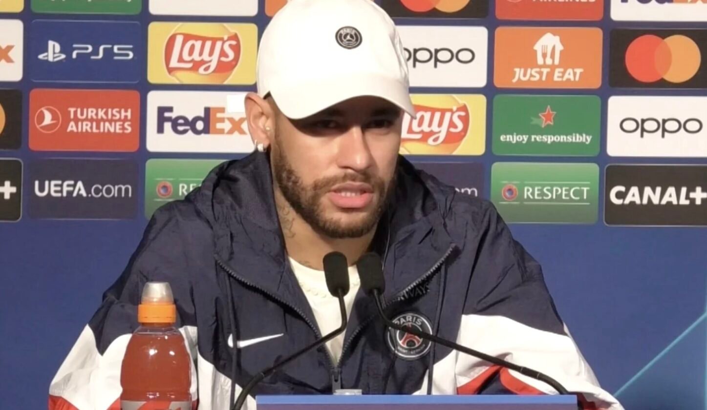 Neymar ému par le cadeau du PSG