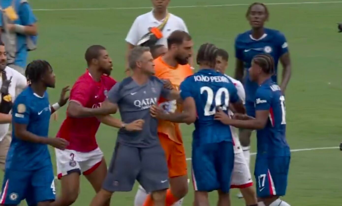 João Pedro tape sur le PSG, Luis Enrique se dit "Idiot"